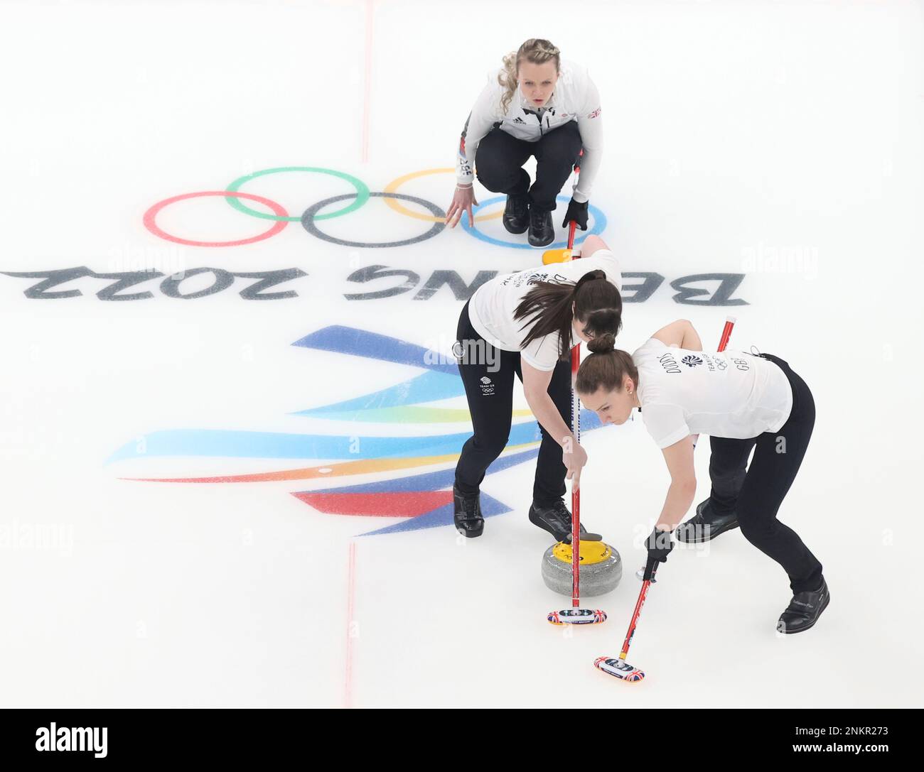 Vicky WRIGHT (background) of Great Britain watches the stone moving ...