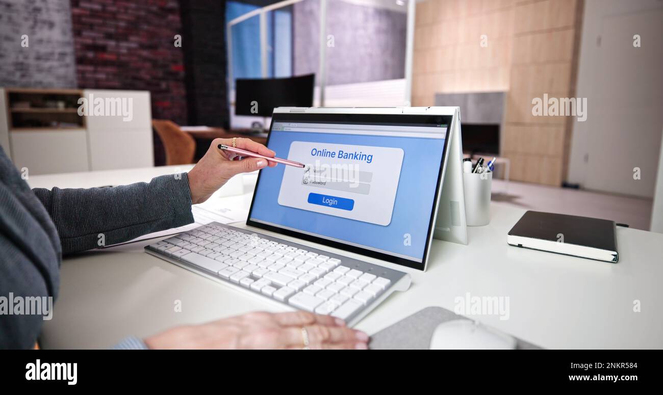 Financial statements computer screen hi-res stock photography and ...