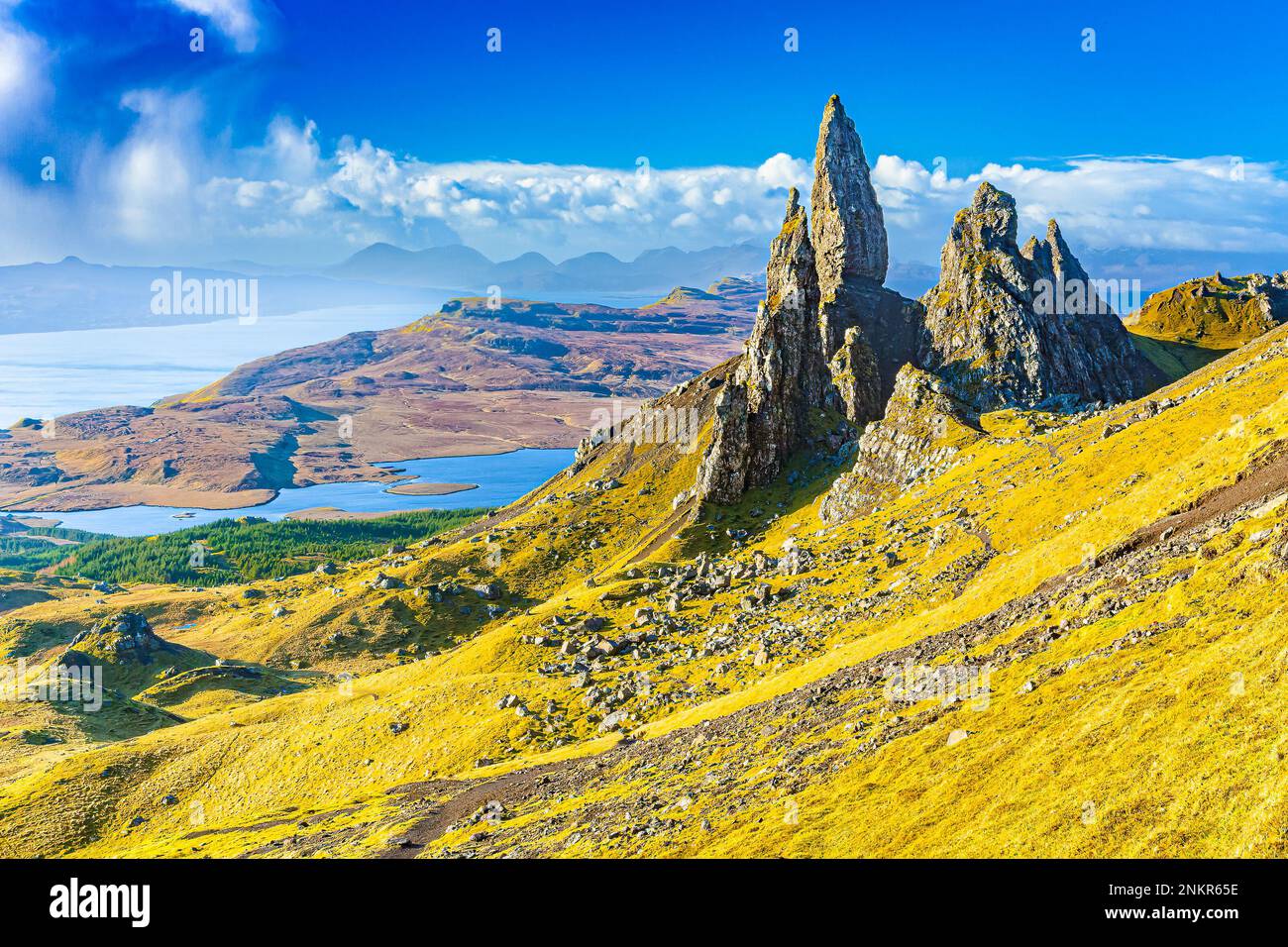The spectacular Old Man of Storr rock pinnacles on the Trotternish ...