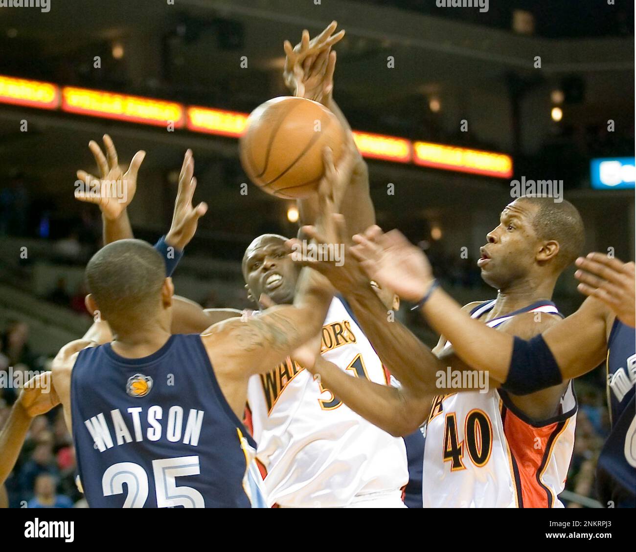 WARRIORS 021 OHARA.TIF Oakland, CA."The Arena" Warriors V/S Grizzlies ...