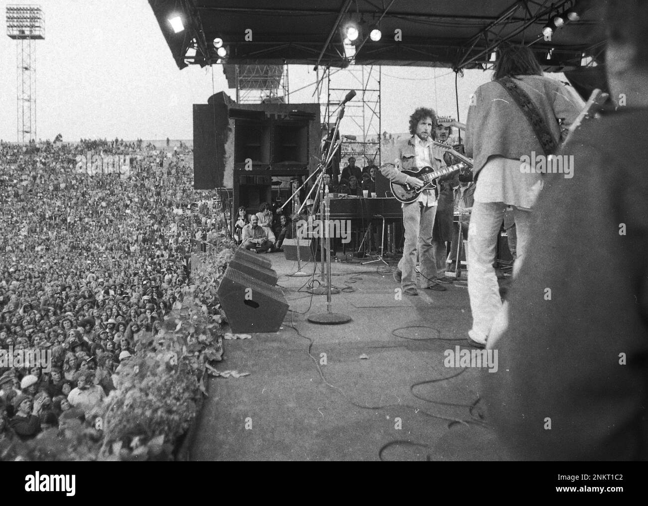 Bob Dylan made a surprise appearance at Concert to benefit San ...