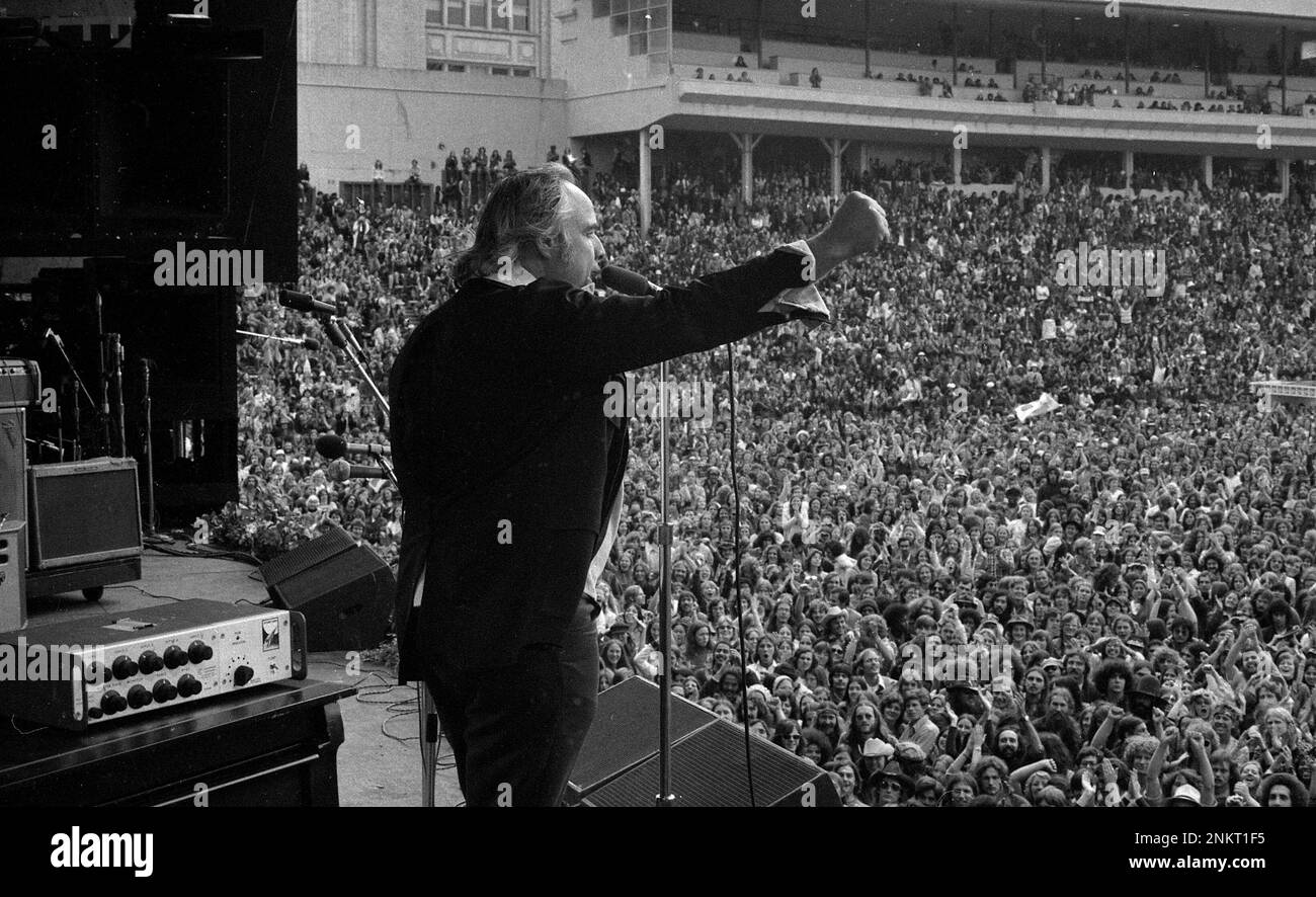 March 23, 1975: Marlon Brando makes a surprise appearance at Kezar ...