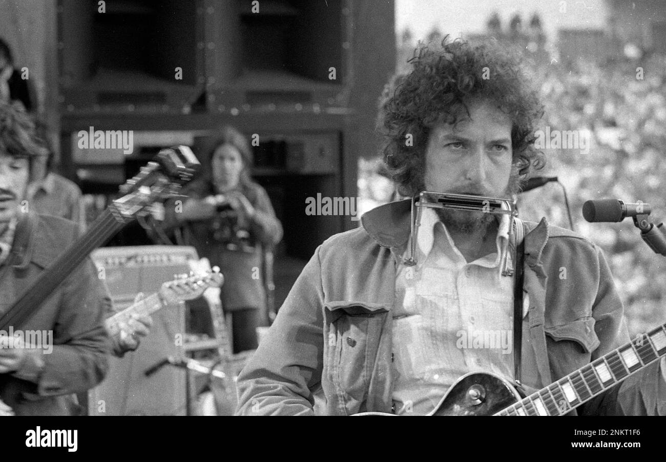 March 23, 1975: Bob Dylan plays at the SNACK concert, a Kezar Stadium ...