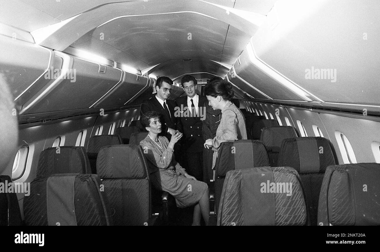 The Concorde, supersonic jet takes off from at Oakland International ...