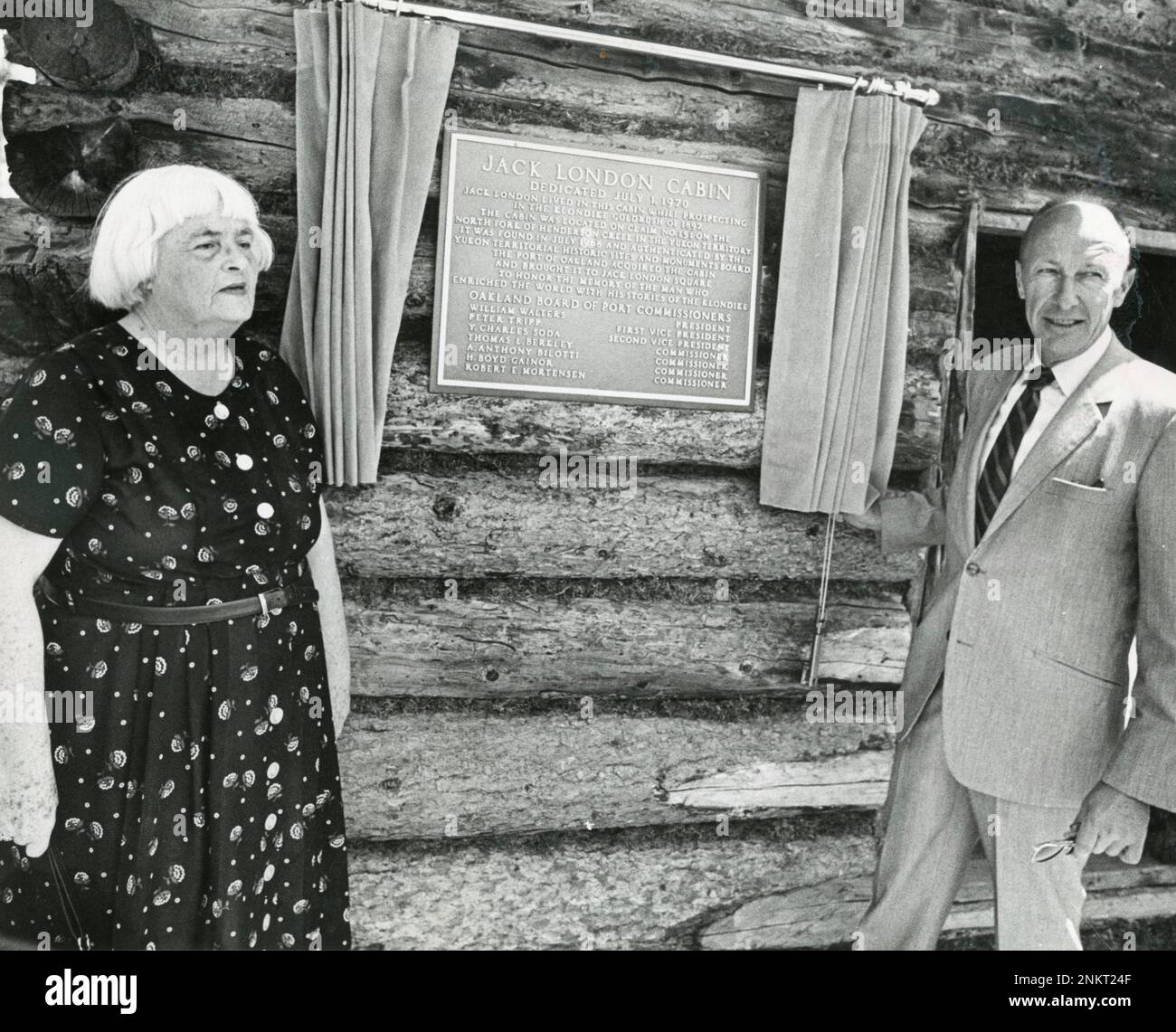 Mrs. Bess London Fleming, granddaughter and Mayor John Reading at ...