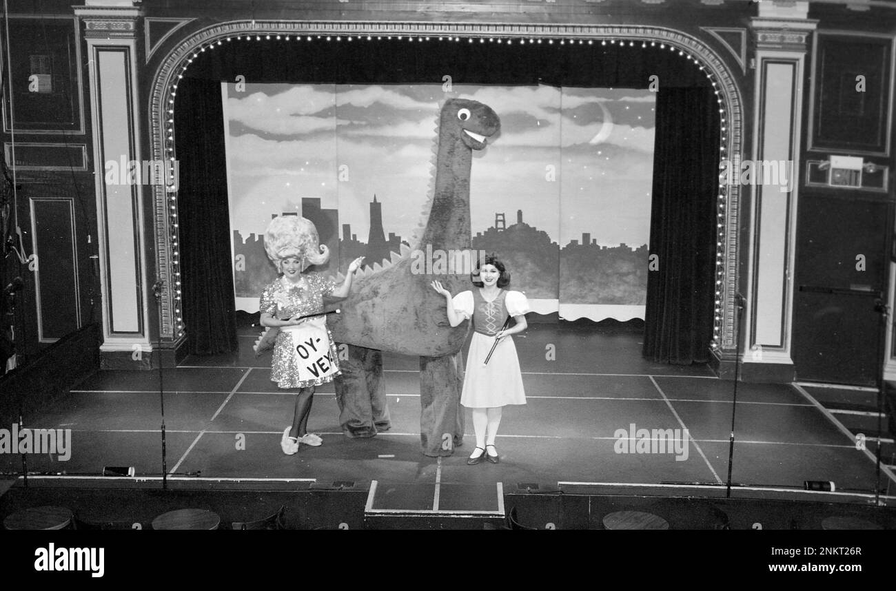 Beach Blanket Babylon rehearsal, July 28, 1993 Envelope says New dance ...