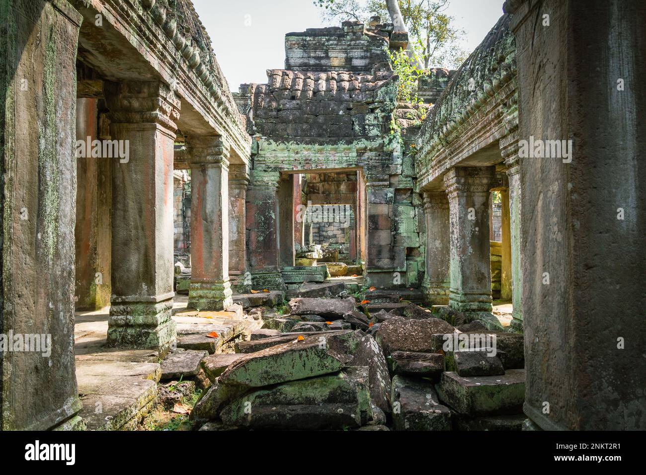 Tumbled columns hi-res stock photography and images - Alamy