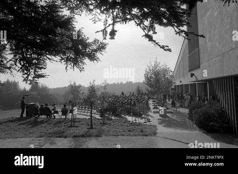 Memorial for two UC Santa Cruz administrative assistants, Clarnell ...