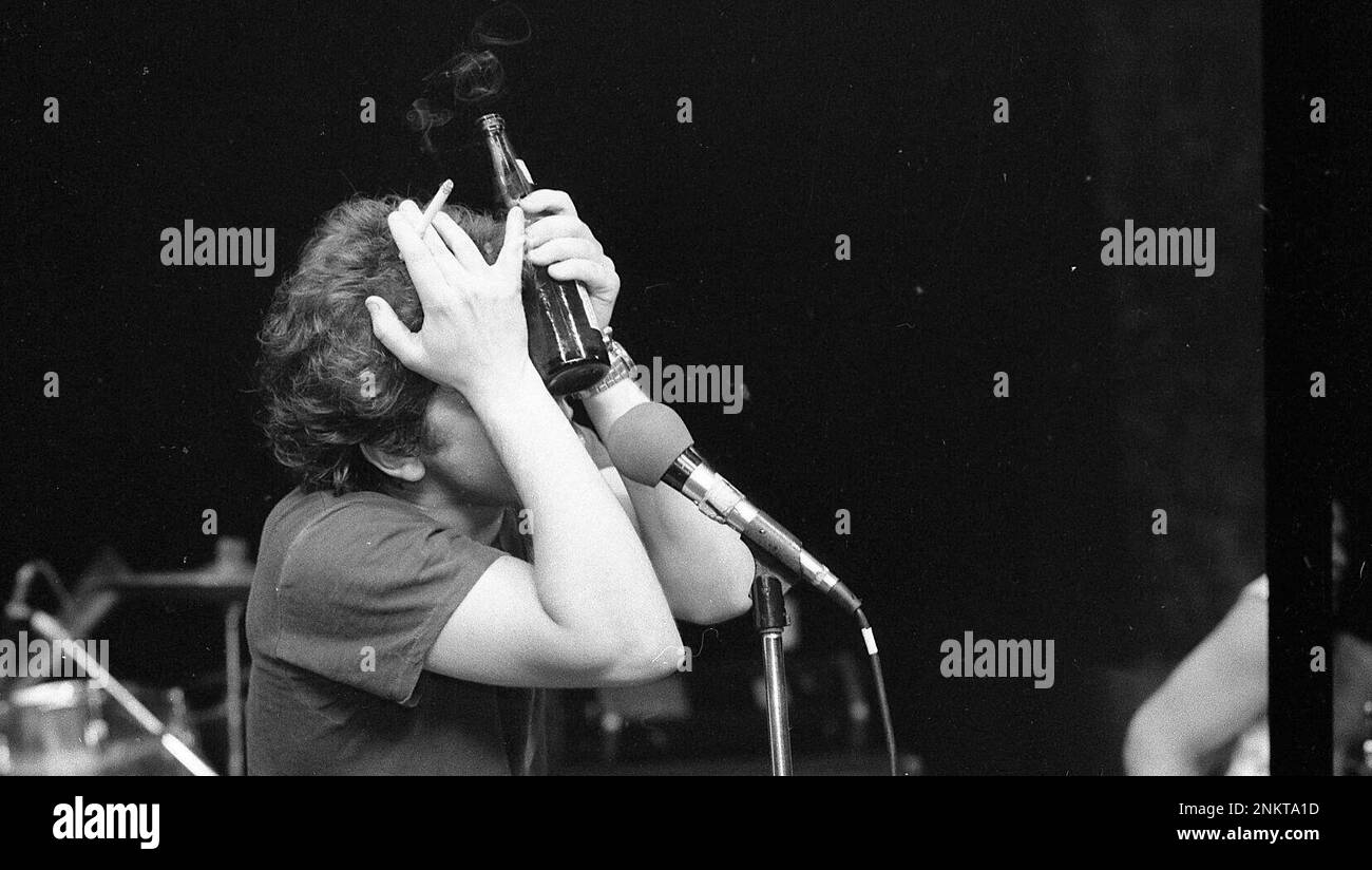 The San Francisco Punk music scene, with photos taken at many venues ...