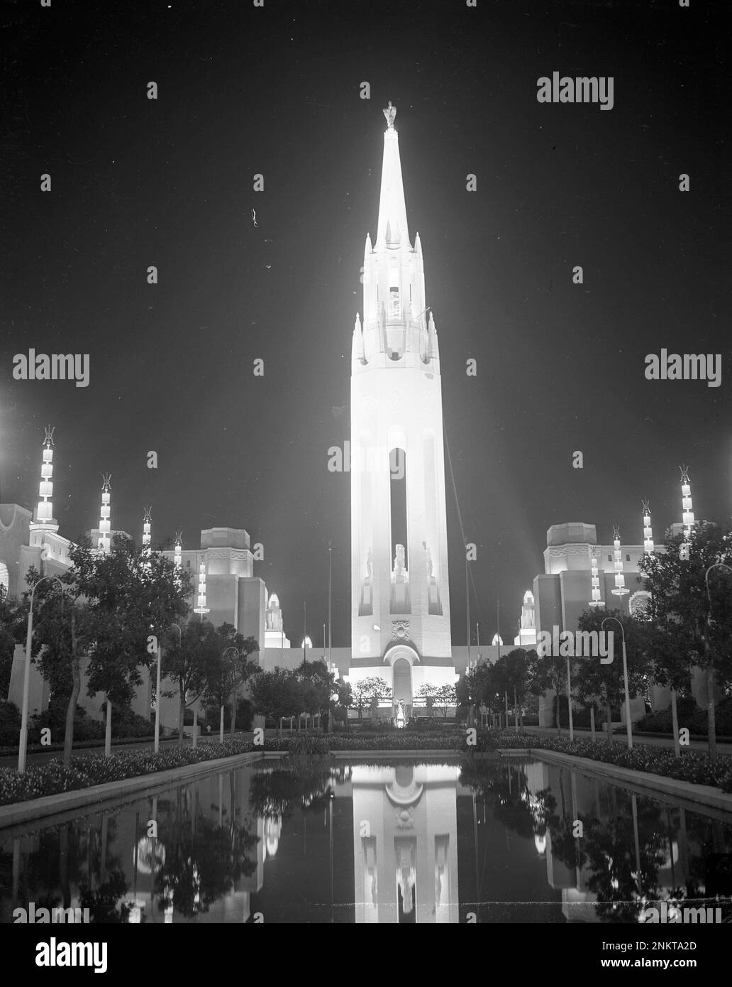 Night time photos of the Golden Gate International Exposition on ...