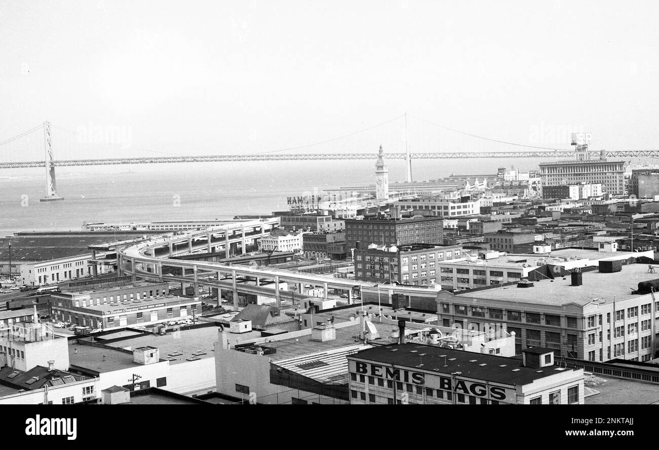 Construction photos of the Embarcadero Freeway taken in January 1958 ...