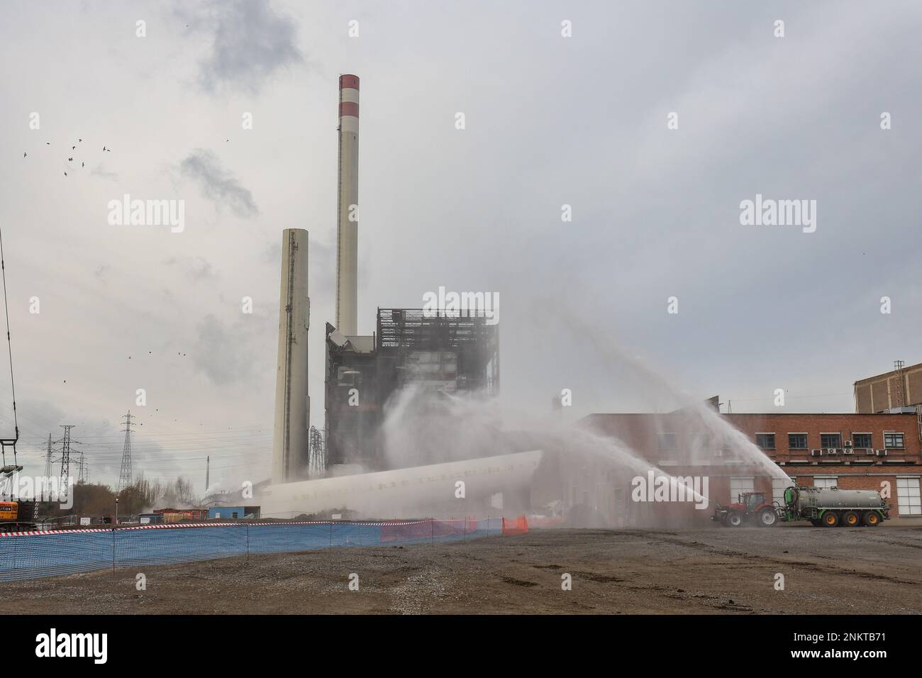 The blasting of the first chimney of the Les Awirs power plant in ...