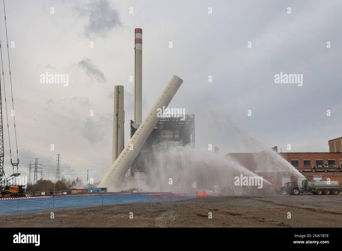 The blasting of the first chimney of the Les Awirs power plant in ...