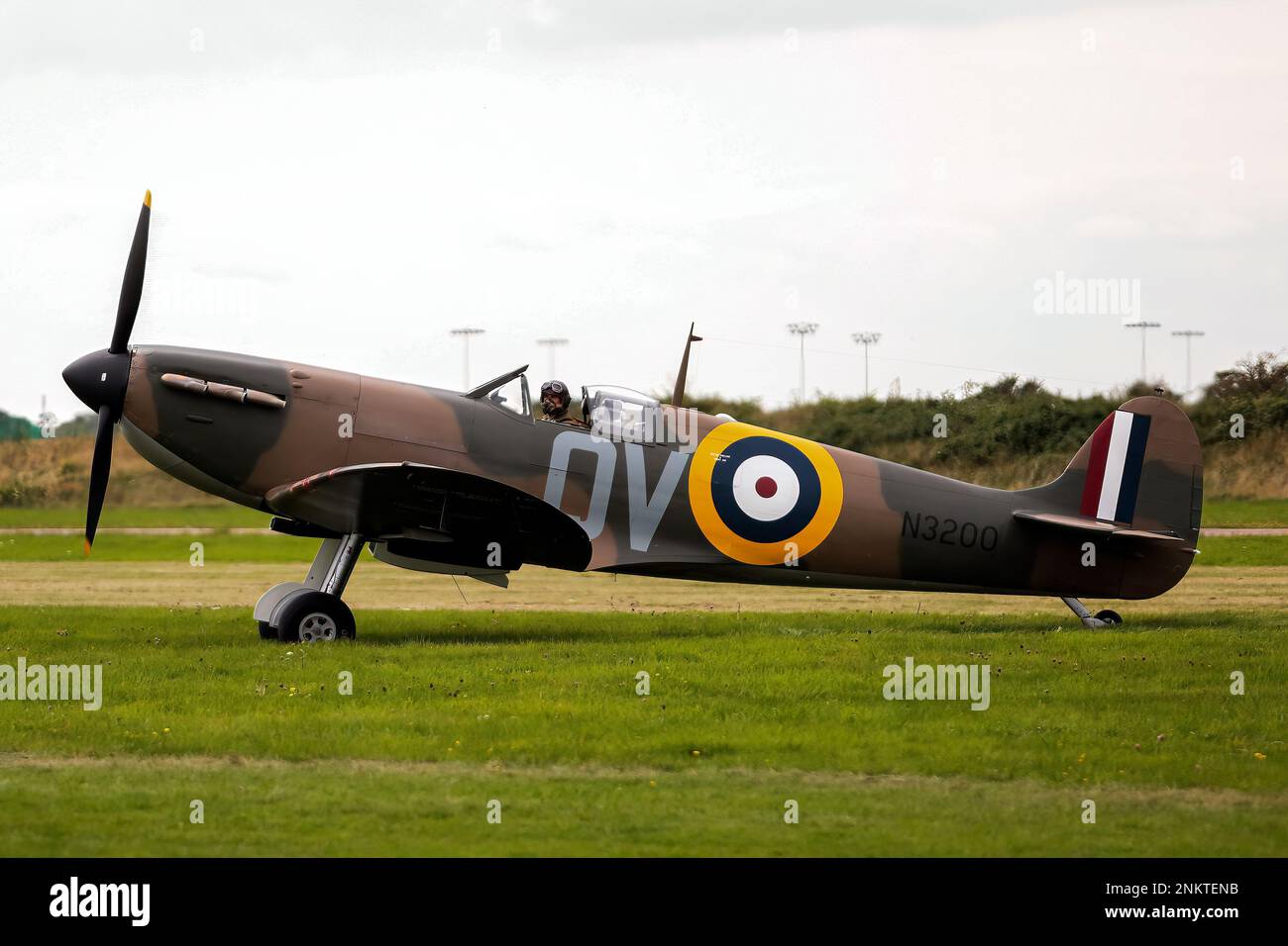 Spitfire battle of britain hi-res stock photography and images - Alamy