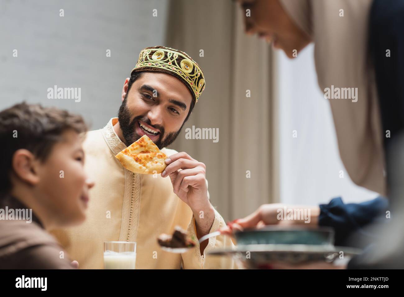 Muslim mother father hi-res stock photography and images - Alamy