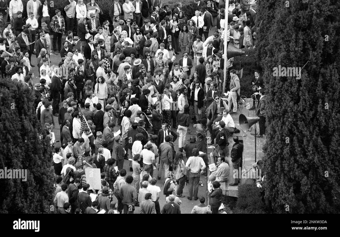 President Richard Nixon visits San Francisco and stays at the St ...