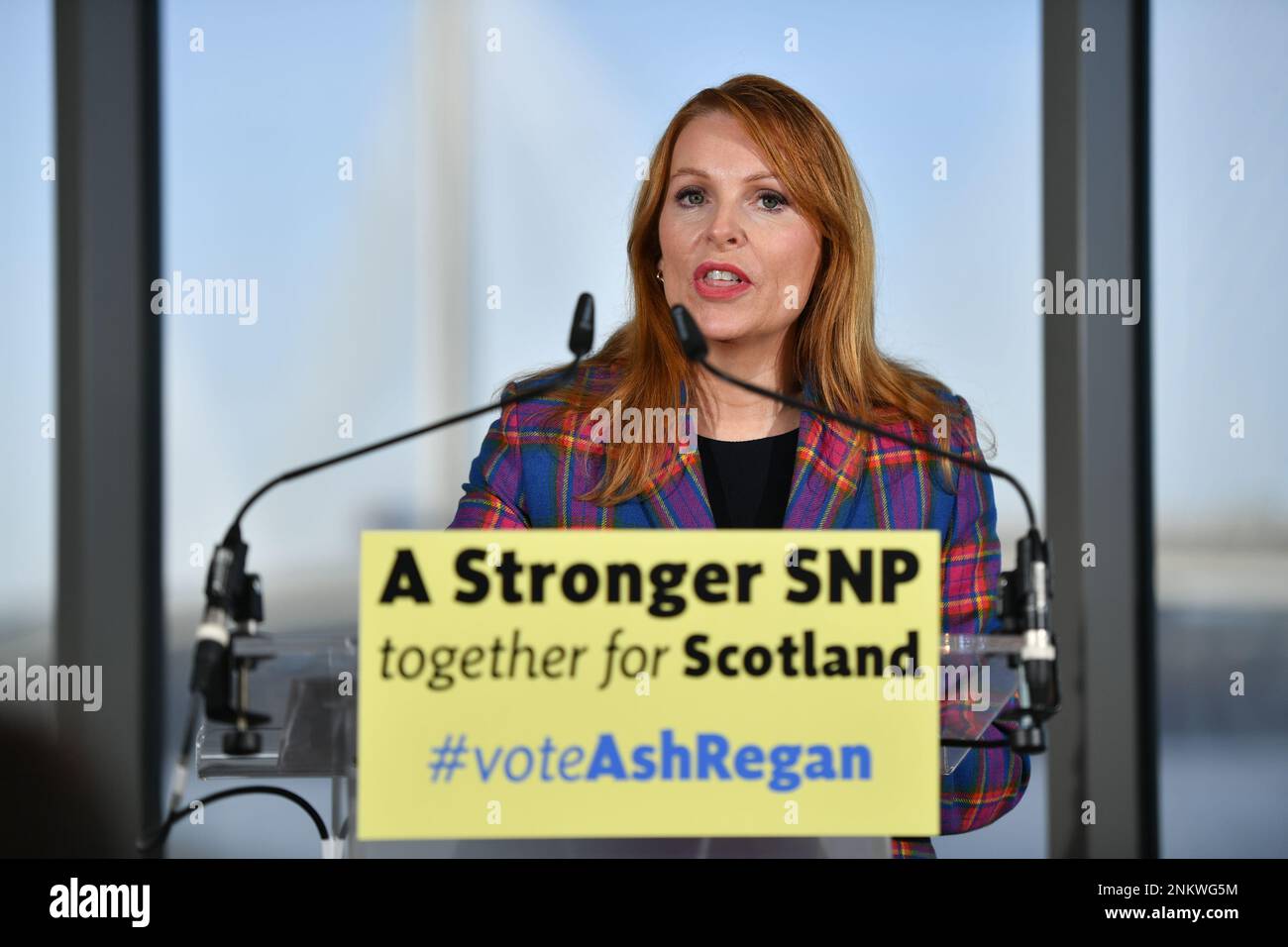 Ash regan building bridges hi-res stock photography and images - Alamy