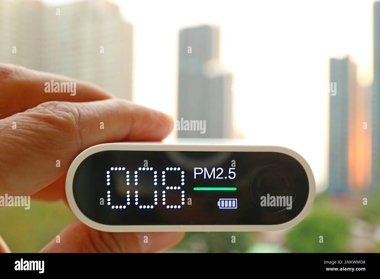 Particulate matter sensor hi-res stock photography and images - Alamy