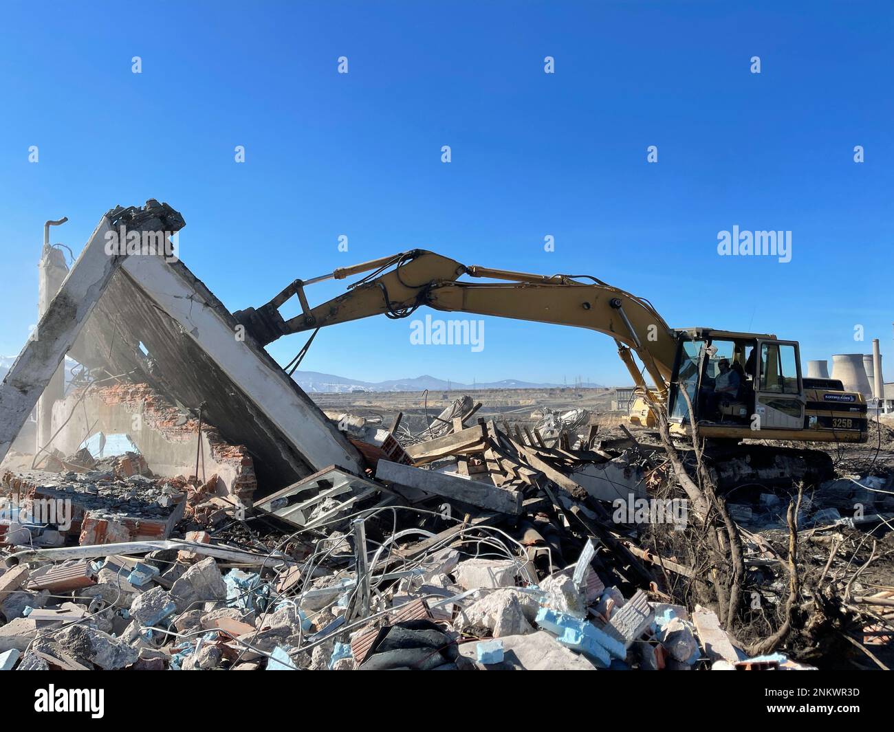 Building destroyer hi-res stock photography and images - Alamy