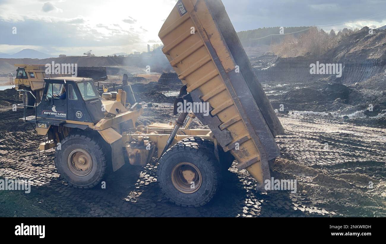 Hydraulic dumpers hi-res stock photography and images - Alamy