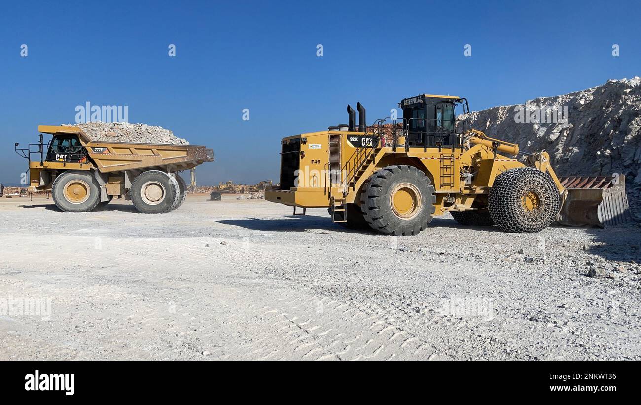 Dump truck construction hi-res stock photography and images - Alamy