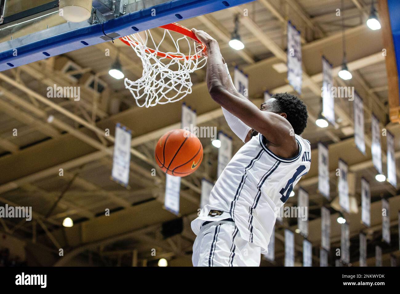 February 7, 2022: Duke Blue Devils center Mark Williams (15) with the ...
