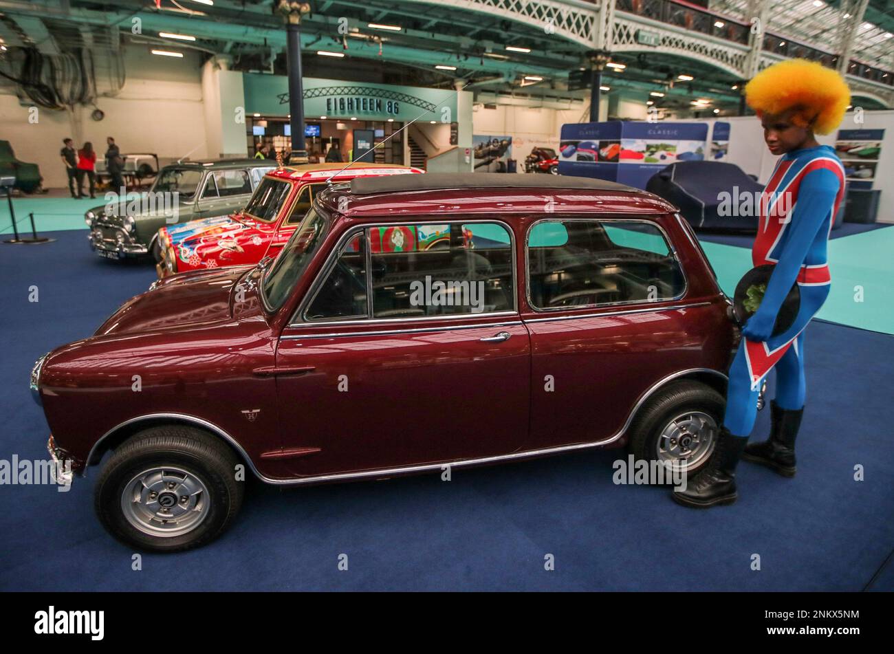 Car sellfiers hi-res stock photography and images - Alamy