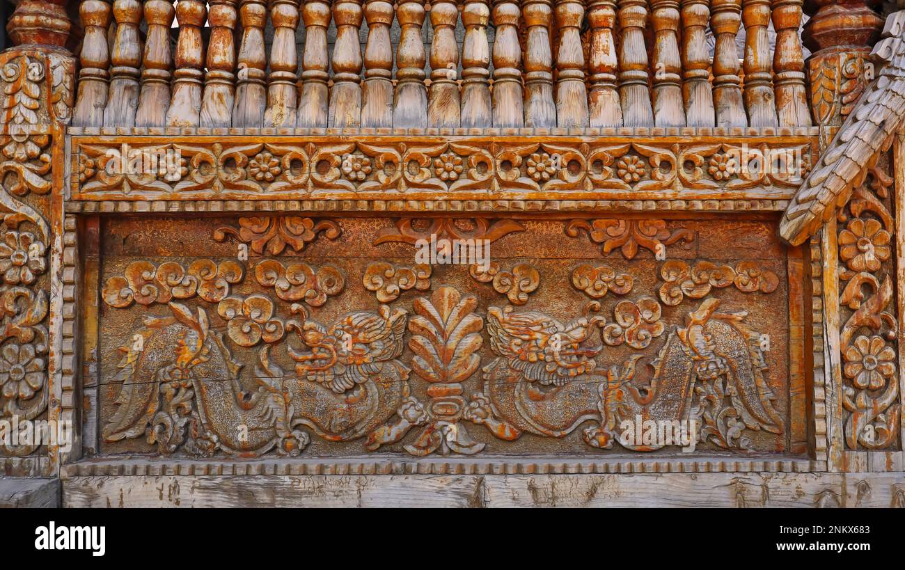 Carvings of Dragons on the Temple Entrance of Narayan Nagini Temple ...
