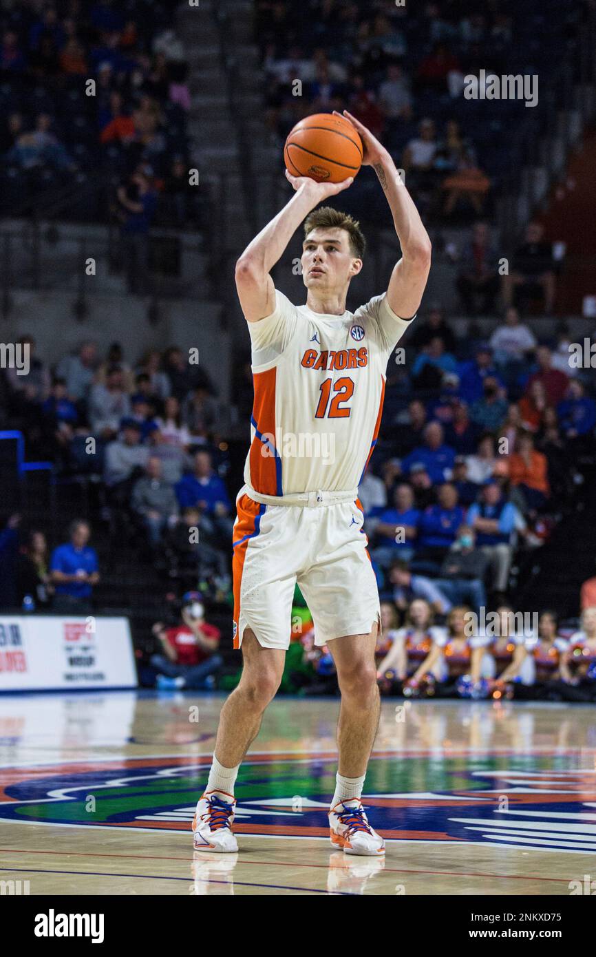 February 5, 2022: Florida Gators forward Colin Castleton (12) puts up a ...