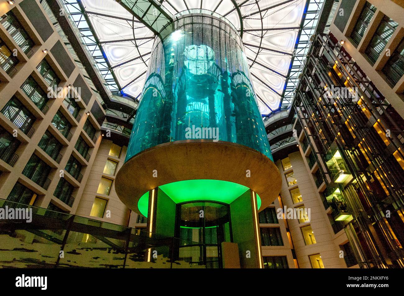 Aquarium in hotel lobby hi-res stock photography and images - Alamy