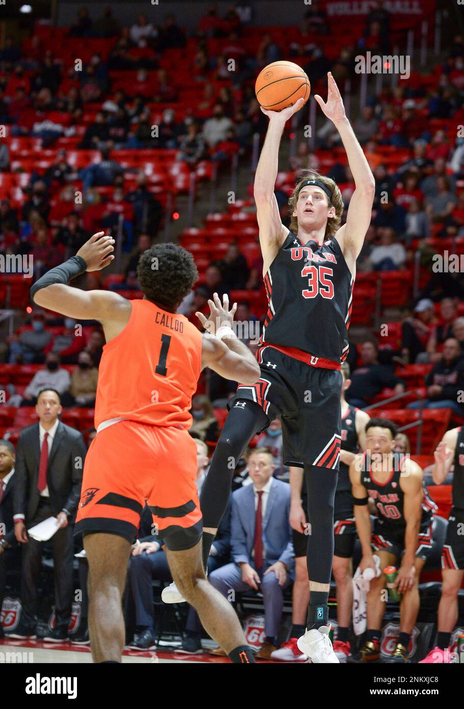 SALT LAKE CITY, UT - FEBRUARY 03: Utah Utes center Branden Carlson (35 ...