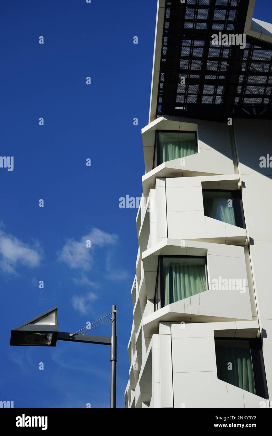 Corner_building hi-res stock photography and images - Alamy