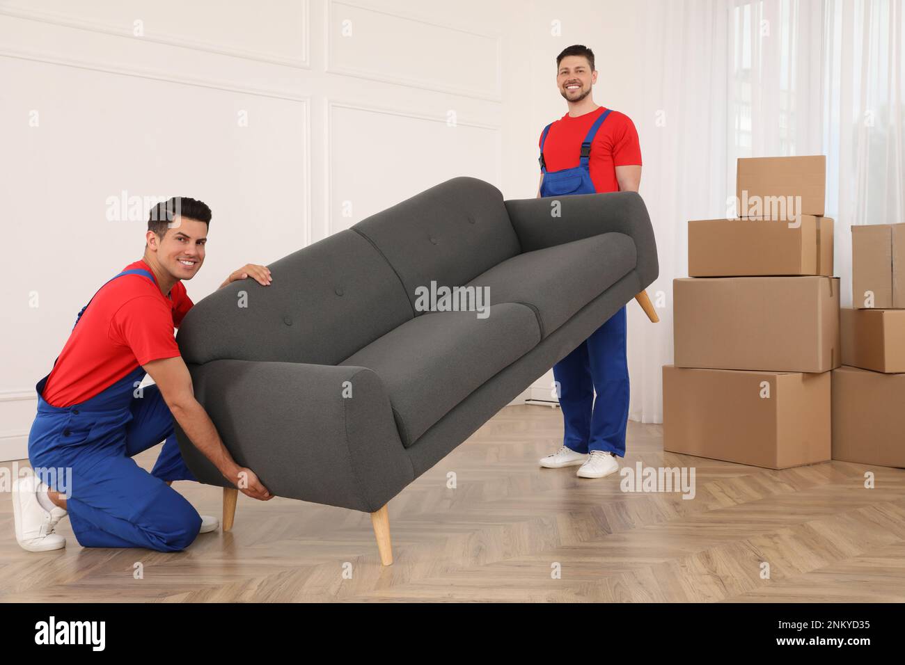 Team professional movers in hi-res stock photography and images - Alamy
