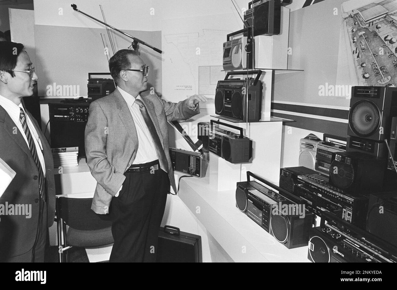 Chinese Prime Minister Zhao Ziyang visits Philips Eindhoven; Prime ...