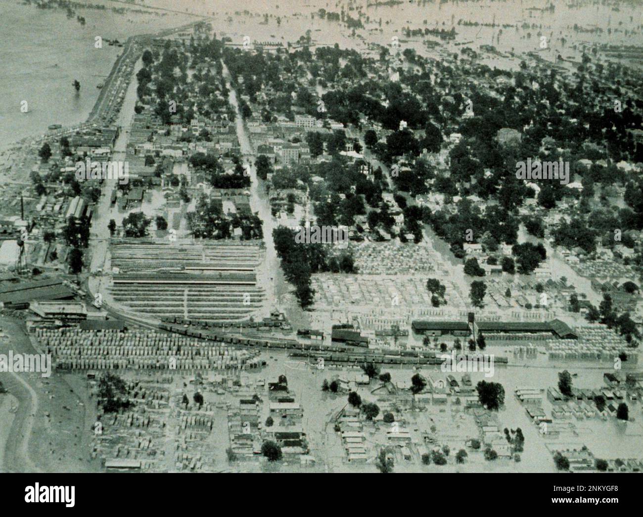 The Great Mississippi Flood of 1927, Greenville, Mississippi. The river ...