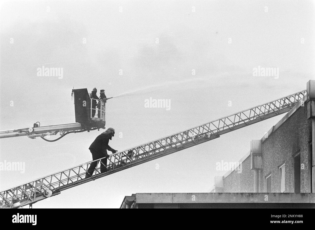 Fire at the Makro Cash and Carry warehouse store in Amsterdam ...