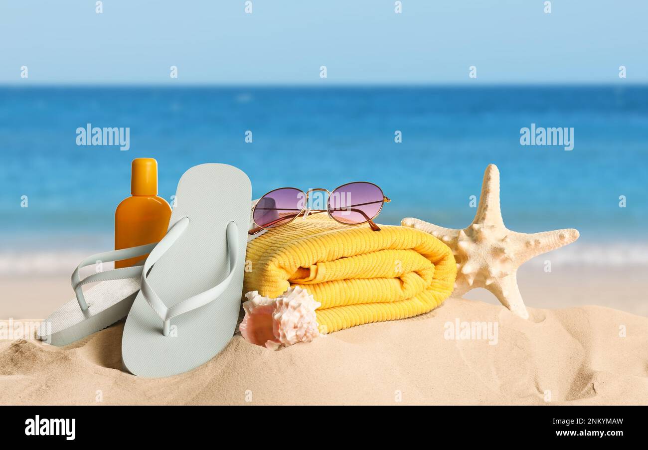 Objects on the beach hi-res stock photography and images - Alamy