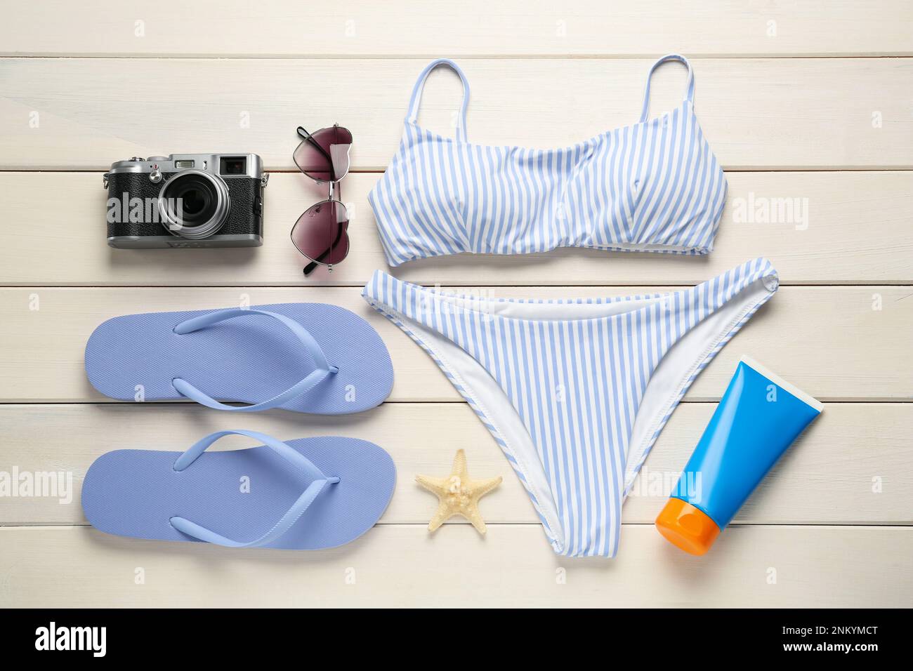 Different beach objects on white wooden background, flat lay Stock ...