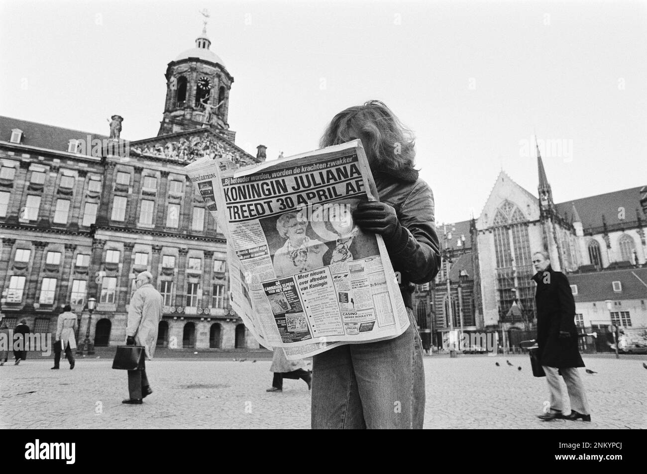 News of queen juliana abdication Black and White Stock Photos & Images ...