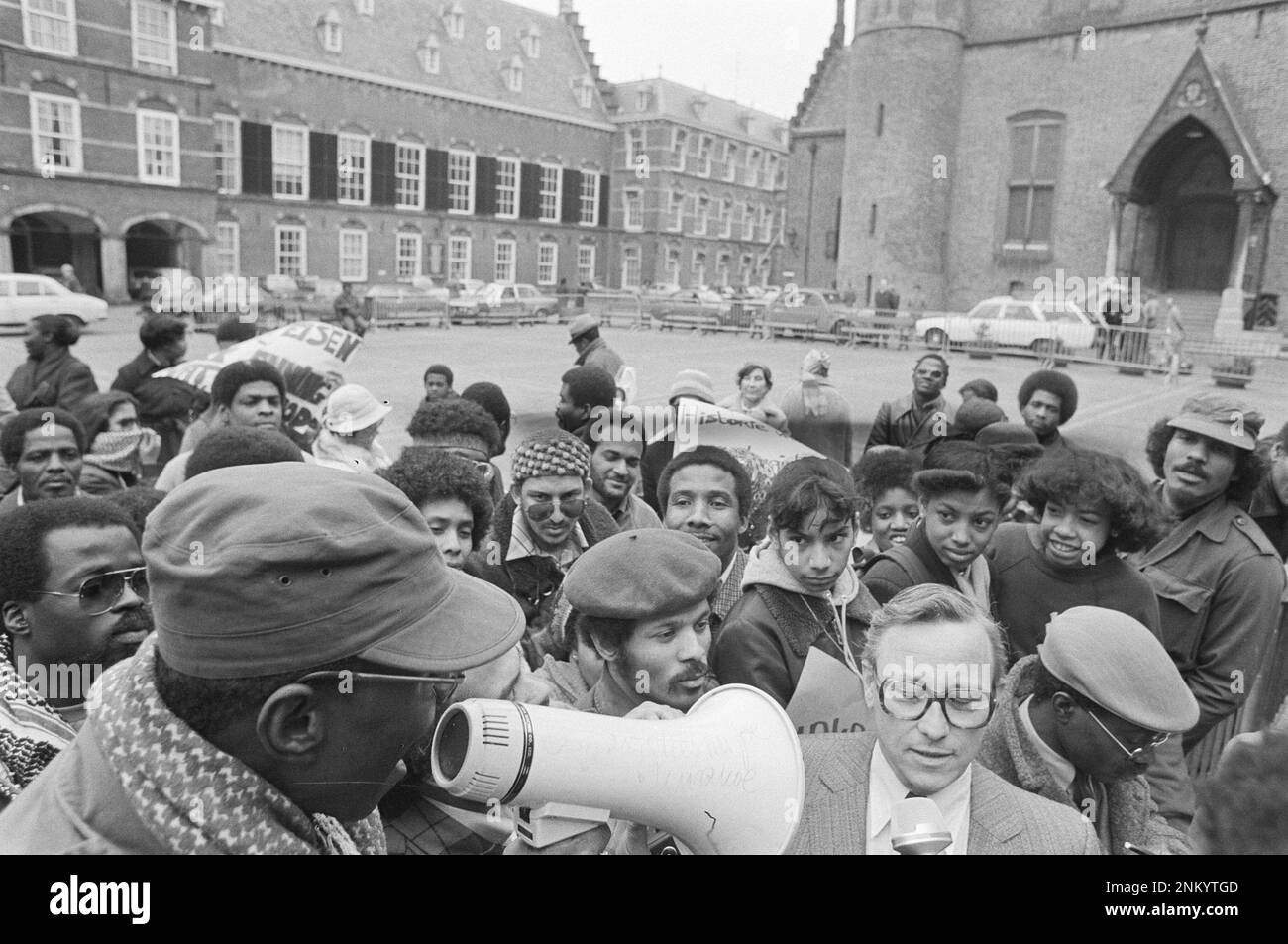 Netherlands History: Surinamese demonstrate at Binnenhof for ...