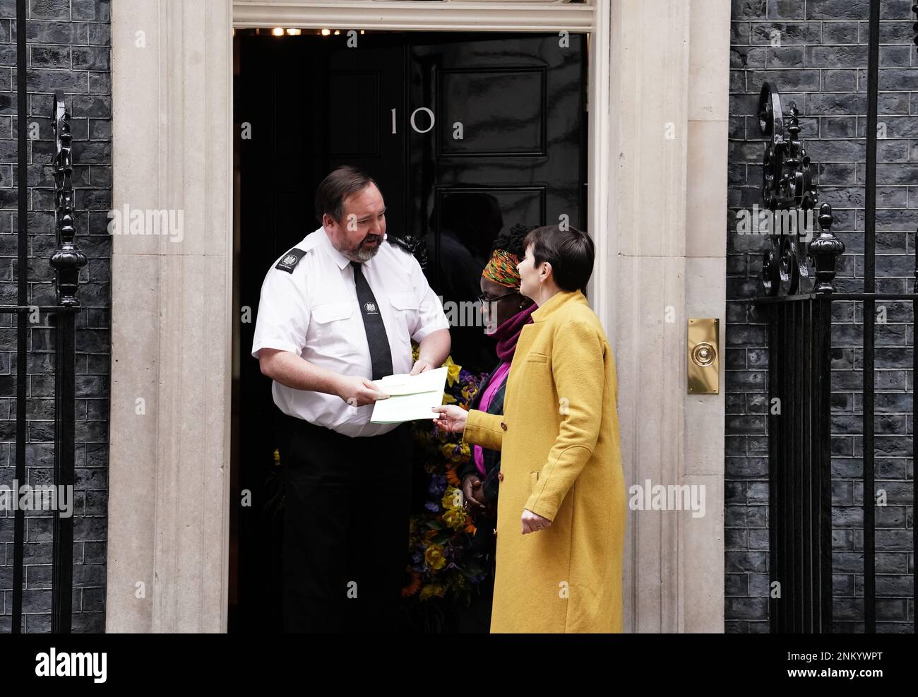 Caroline Lucas MP hands in a copy of her Clean Air (Human Rights) Bill ...