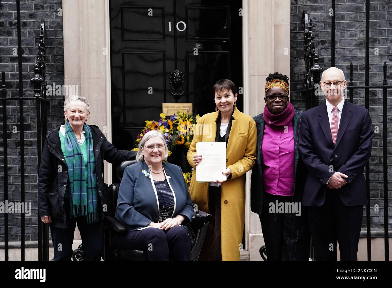 Caroline Lucas MP (third left) hands in a copy of her Clean Air (Human ...