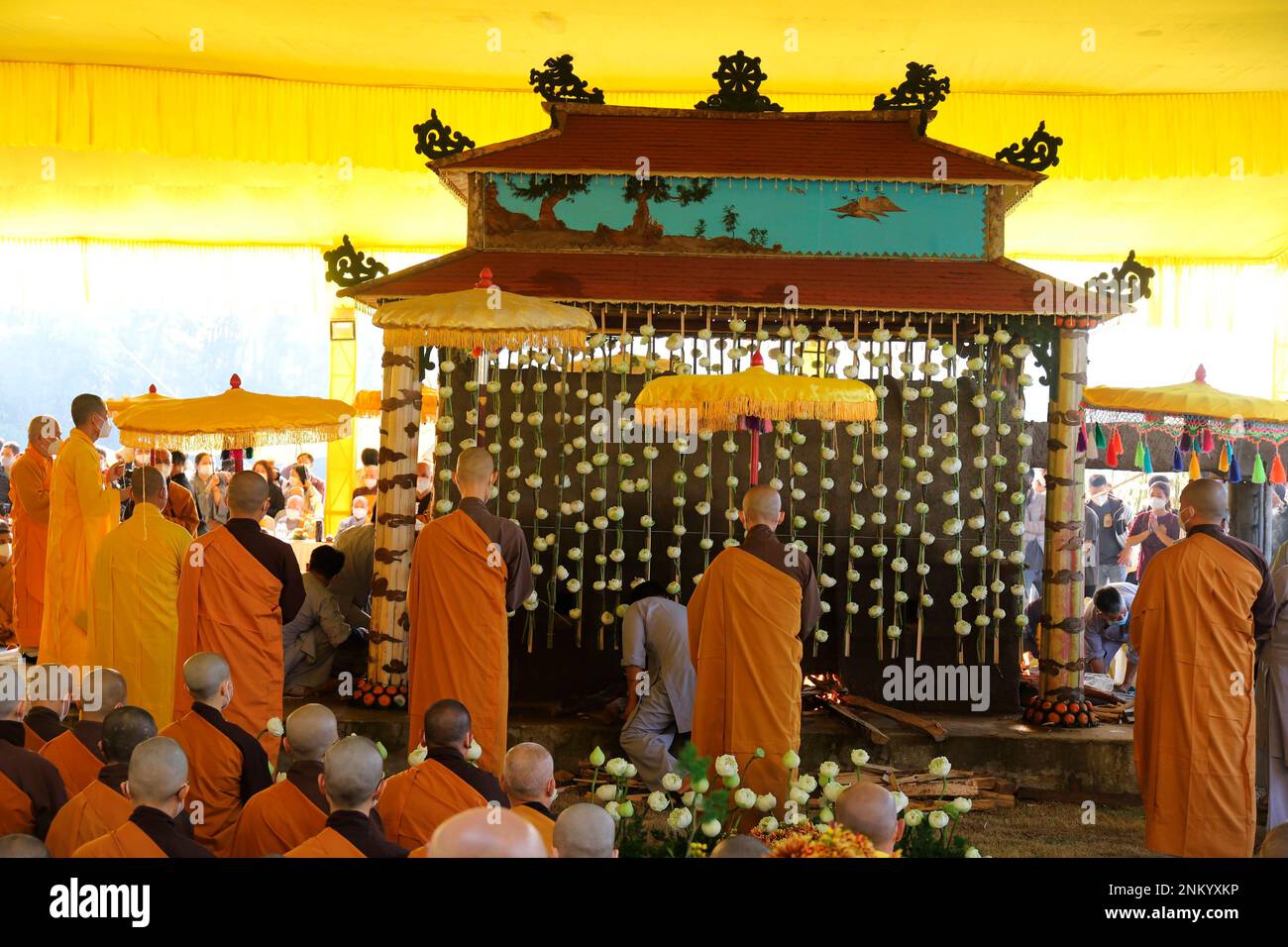 Buddhist monks attend the cremation of Vietnamese Buddhist monk Thich ...