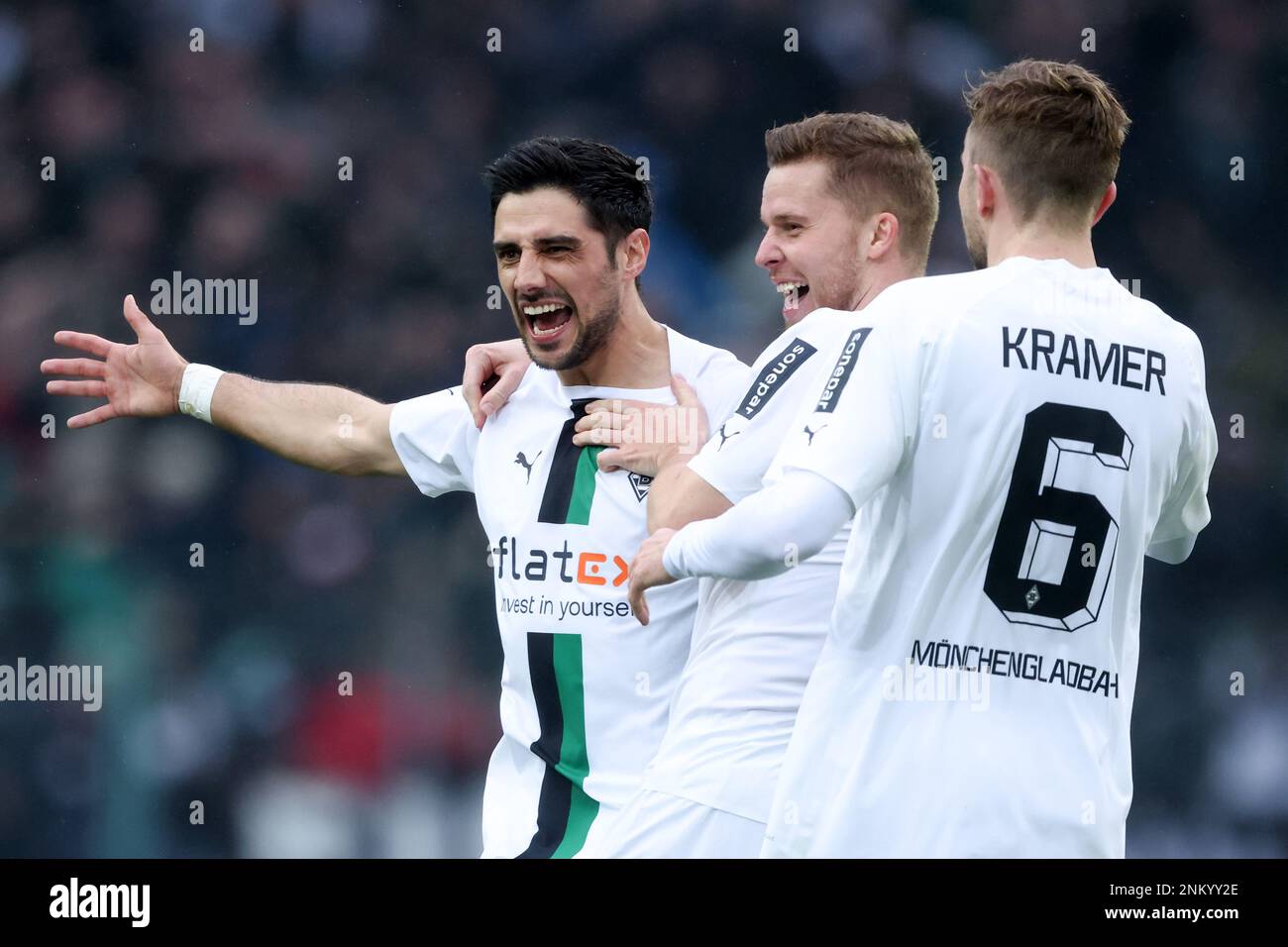 Lars Stindl of Borussia Moenchengladbach jubelt Ÿber sein Tor zum 1:0 ...