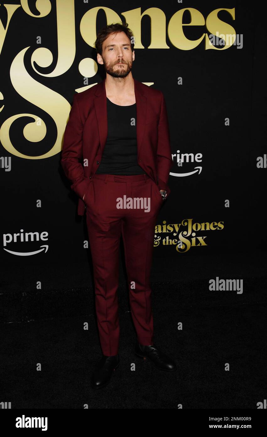 Sam claflin daisy jones hi-res stock photography and images - Alamy