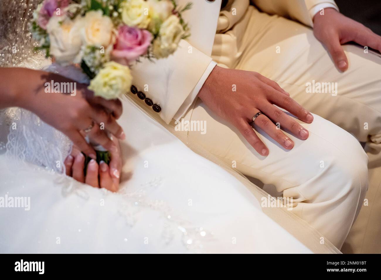 Symbol of everlasting marriage hi-res stock photography and images - Alamy