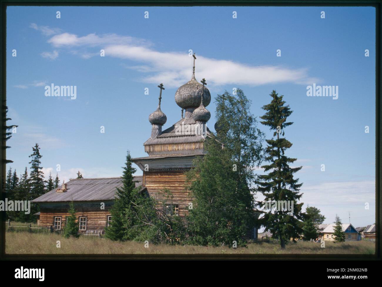 Log buildings russia federation 2000 hi-res stock photography and ...