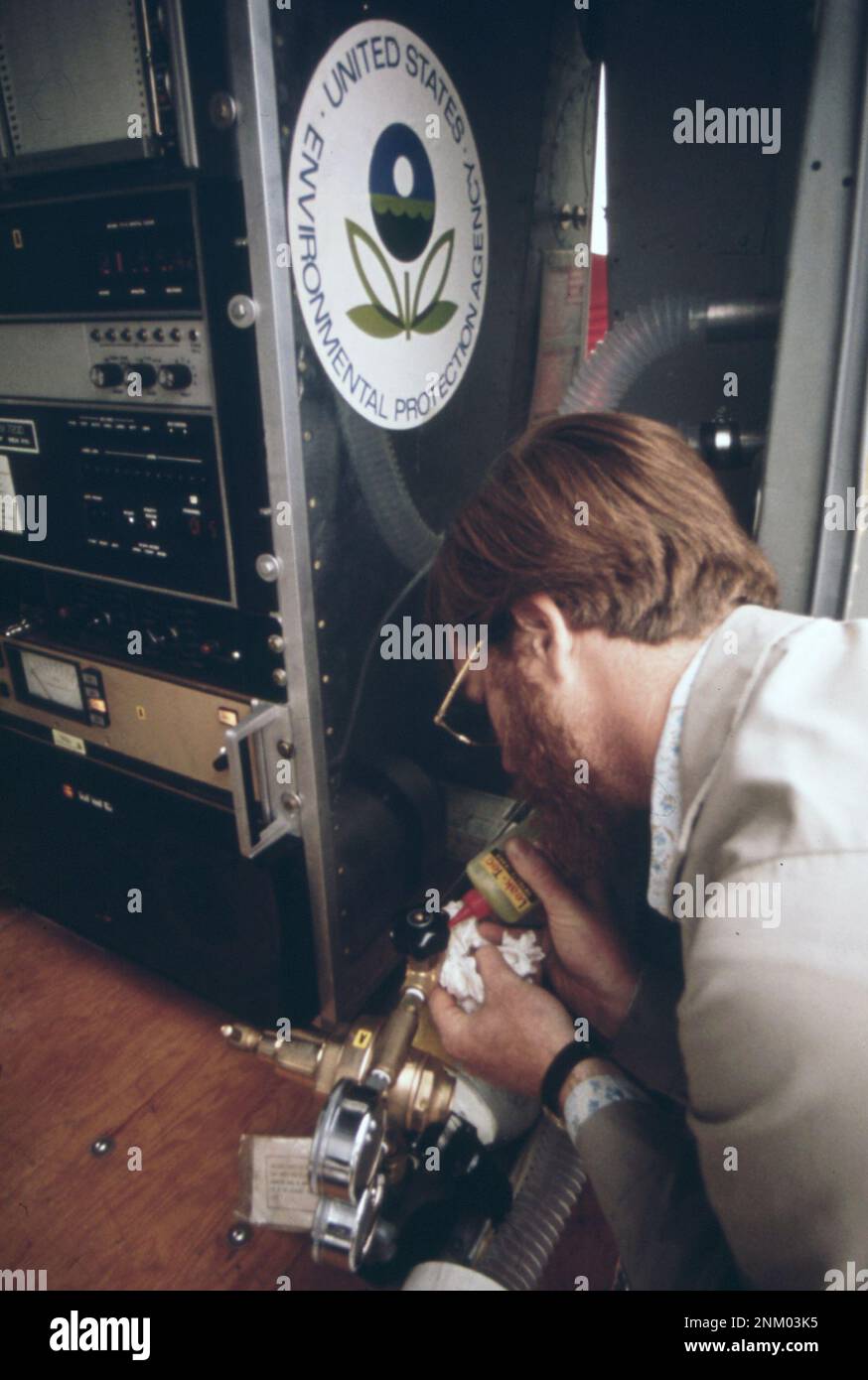 Epa worker 1970s hi-res stock photography and images - Alamy
