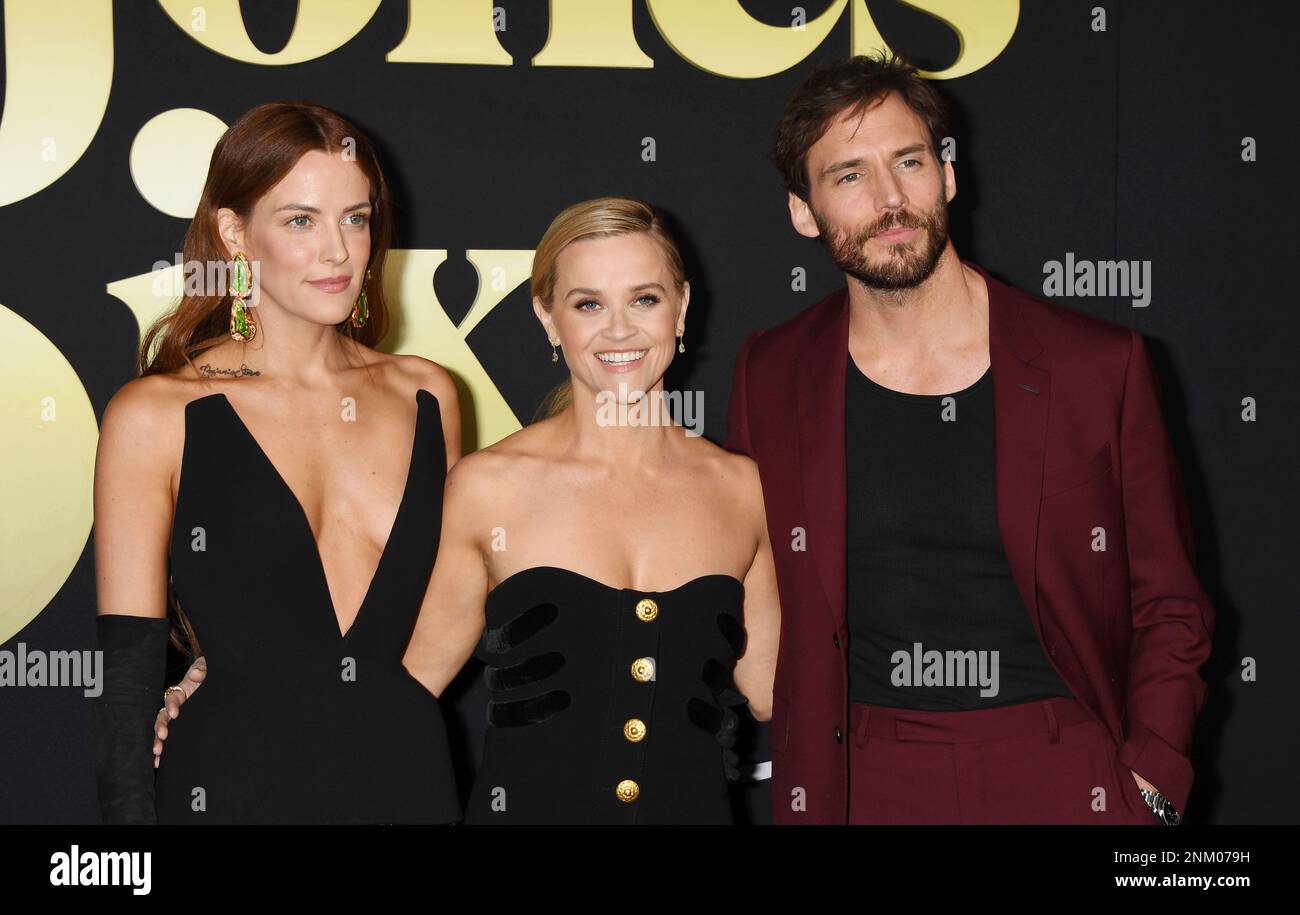 HOLLYWOOD, CALIFORNIA - FEBRUARY 23: (L-R) Riley Keough, Reese ...