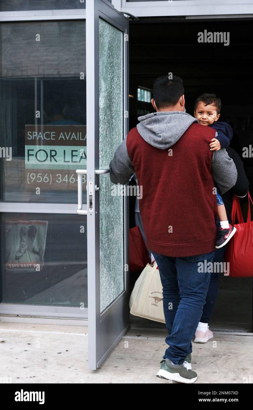 Migrants arrive at a makeshift processing center at La Plaza Bus ...